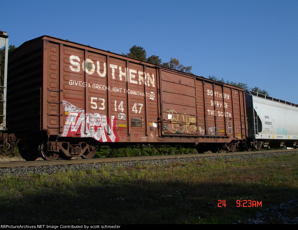 SOU Boxcar 531447/SHPX Covered Hopper 458620